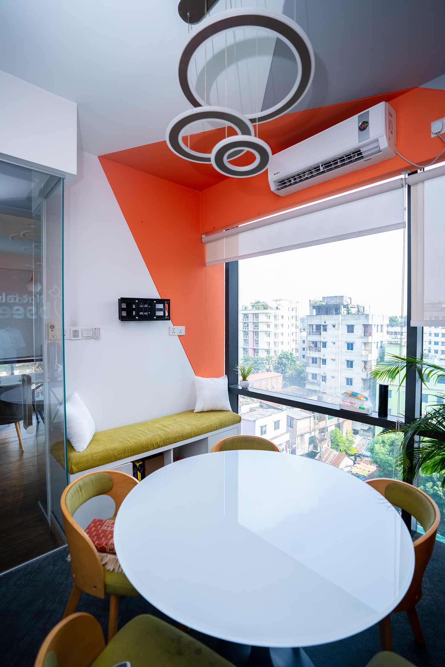 One Little Web, Office Interior - Volumetric Designers