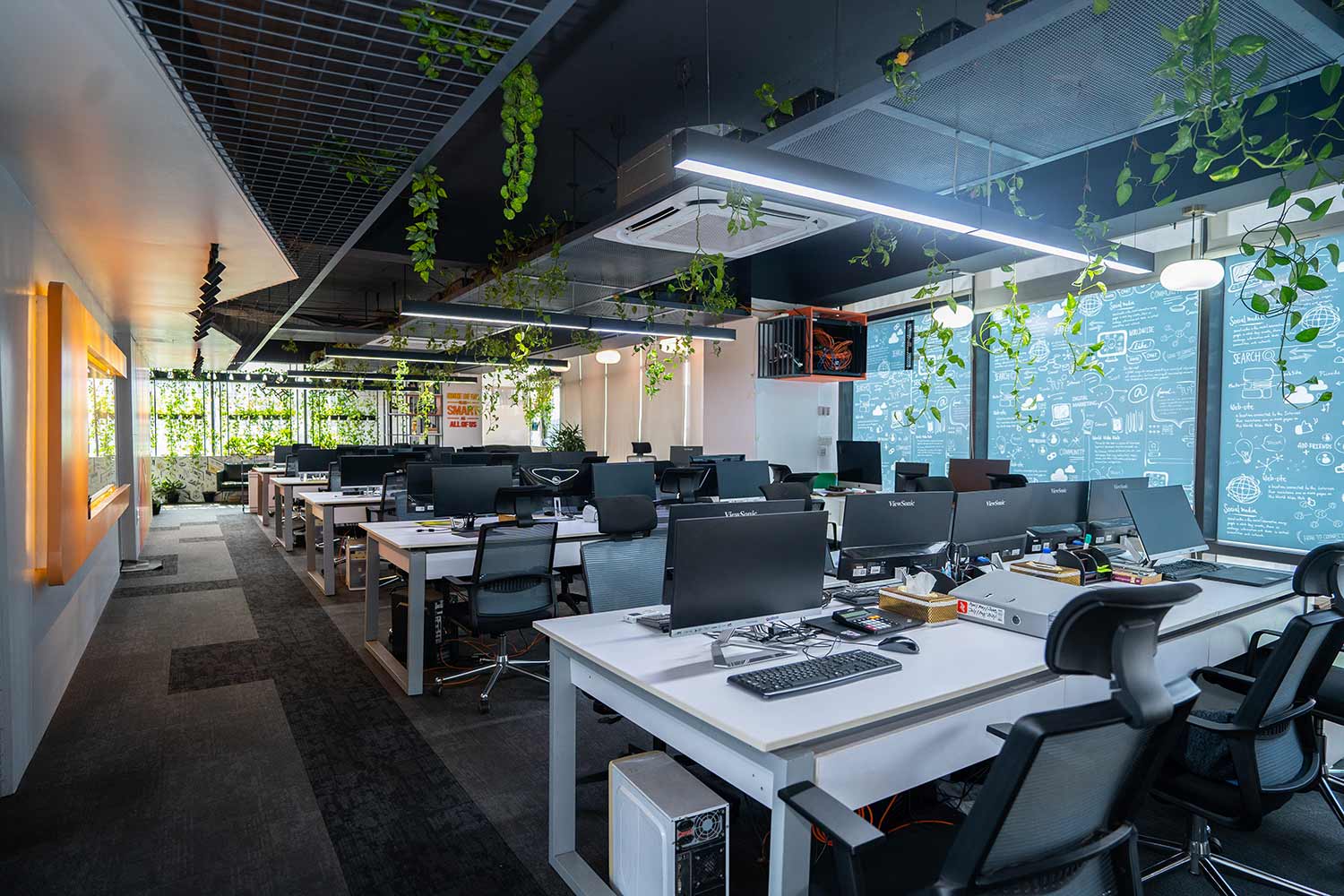 One Little Web, Office Interior - Volumetric Designers