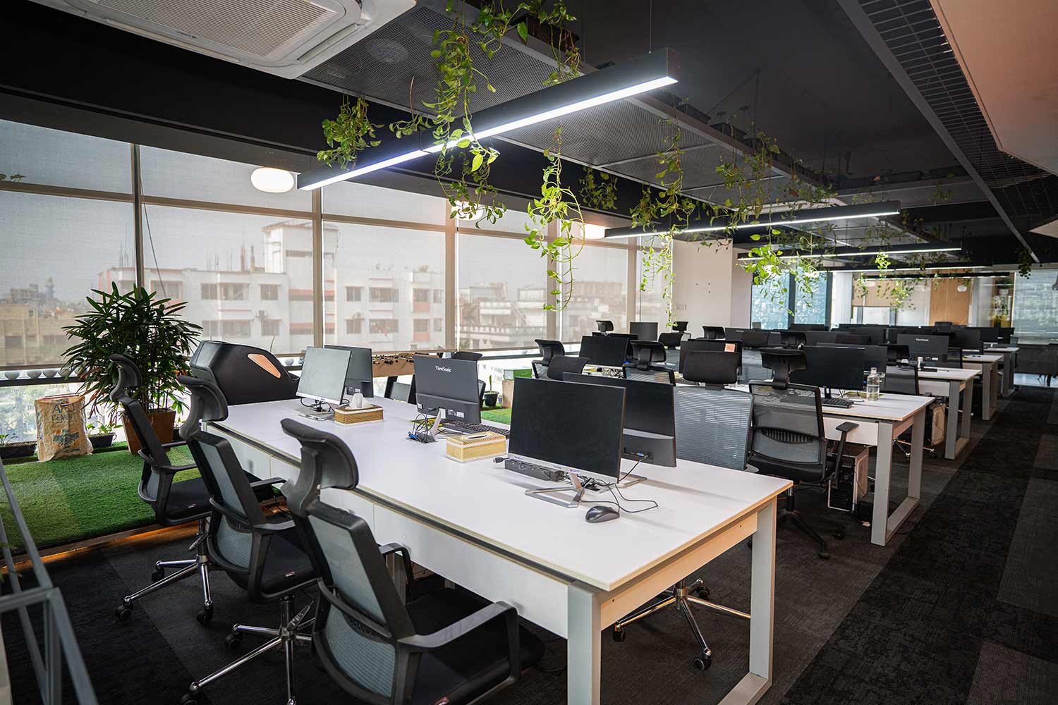 One Little Web, Office Interior - Volumetric Designers