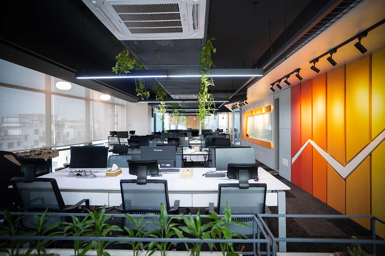 One Little Web, Office Interior - Volumetric Designers