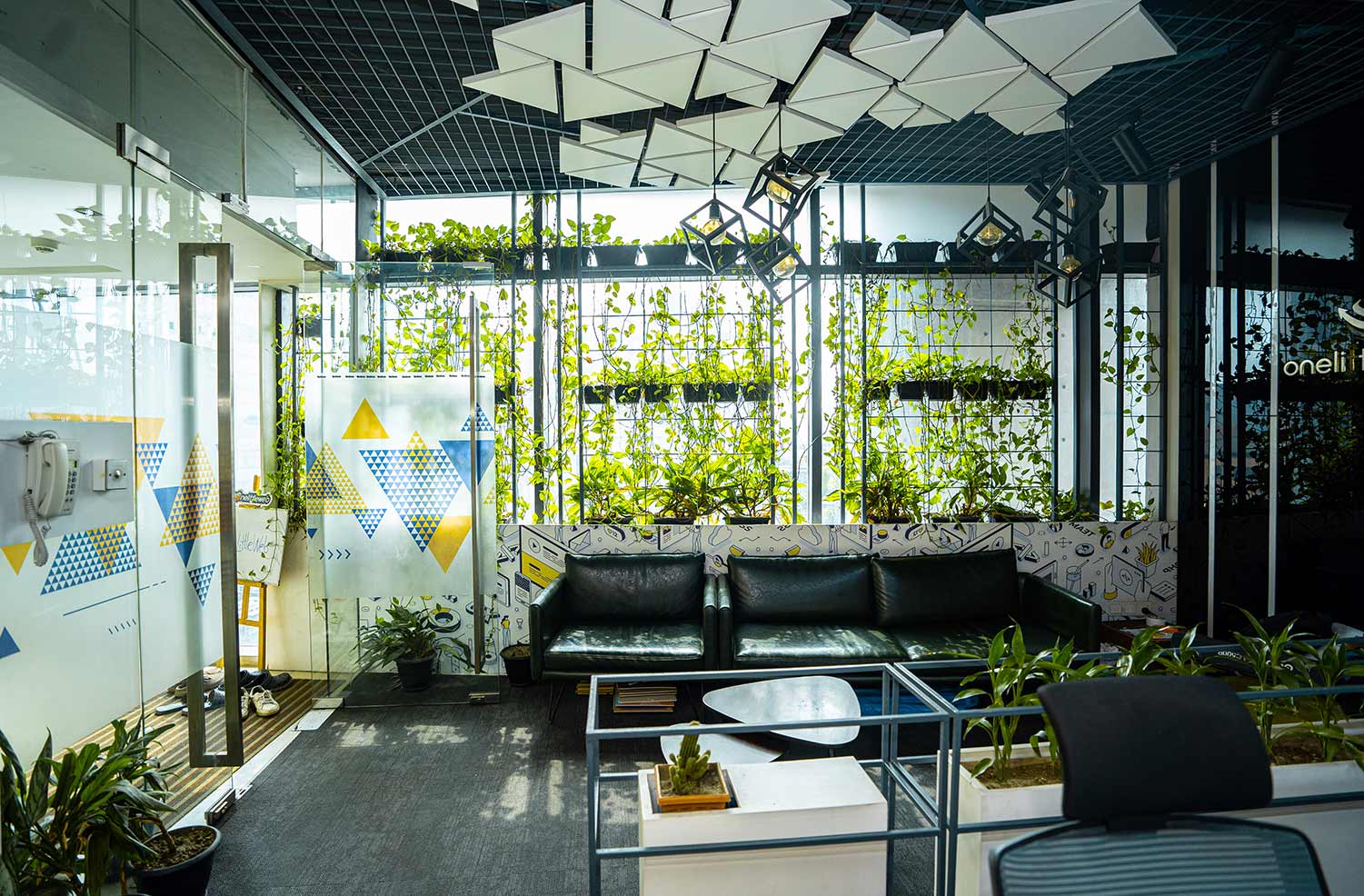 One Little Web, Office Interior - Volumetric Designers