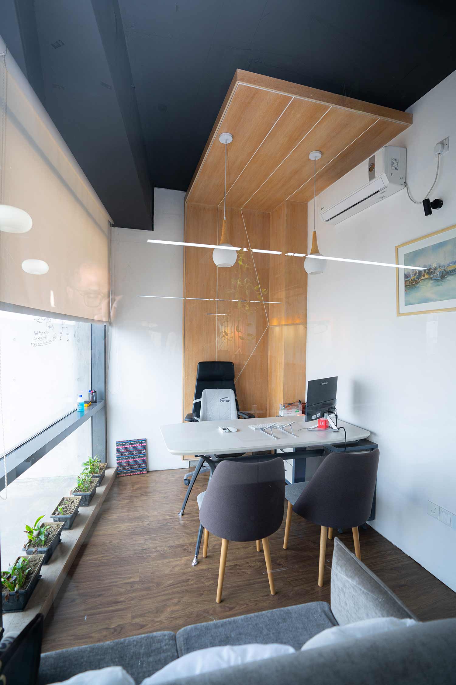 One Little Web, Office Interior - Volumetric Designers